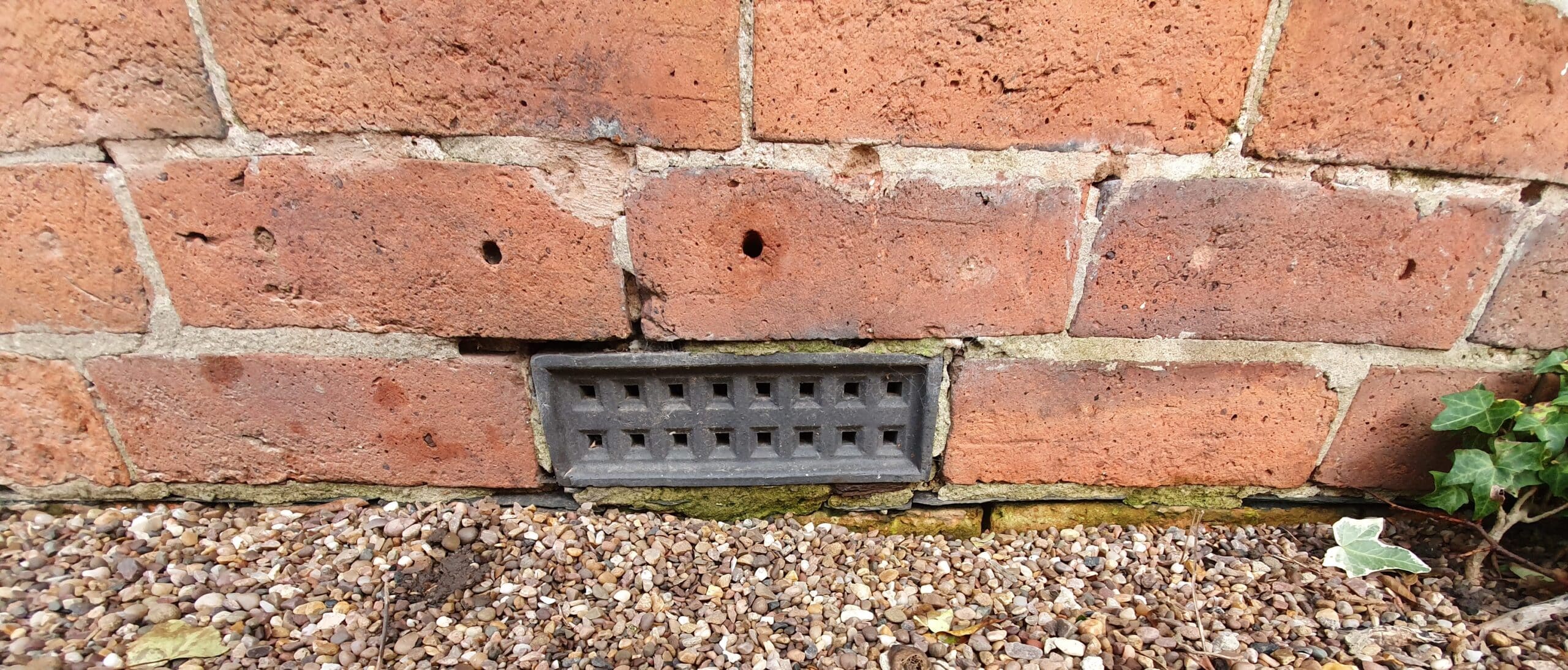 Damp Proof Course — South-East Timber & Damp Ltd. Damp Proof Course — South-East Timber & Damp Ltd.